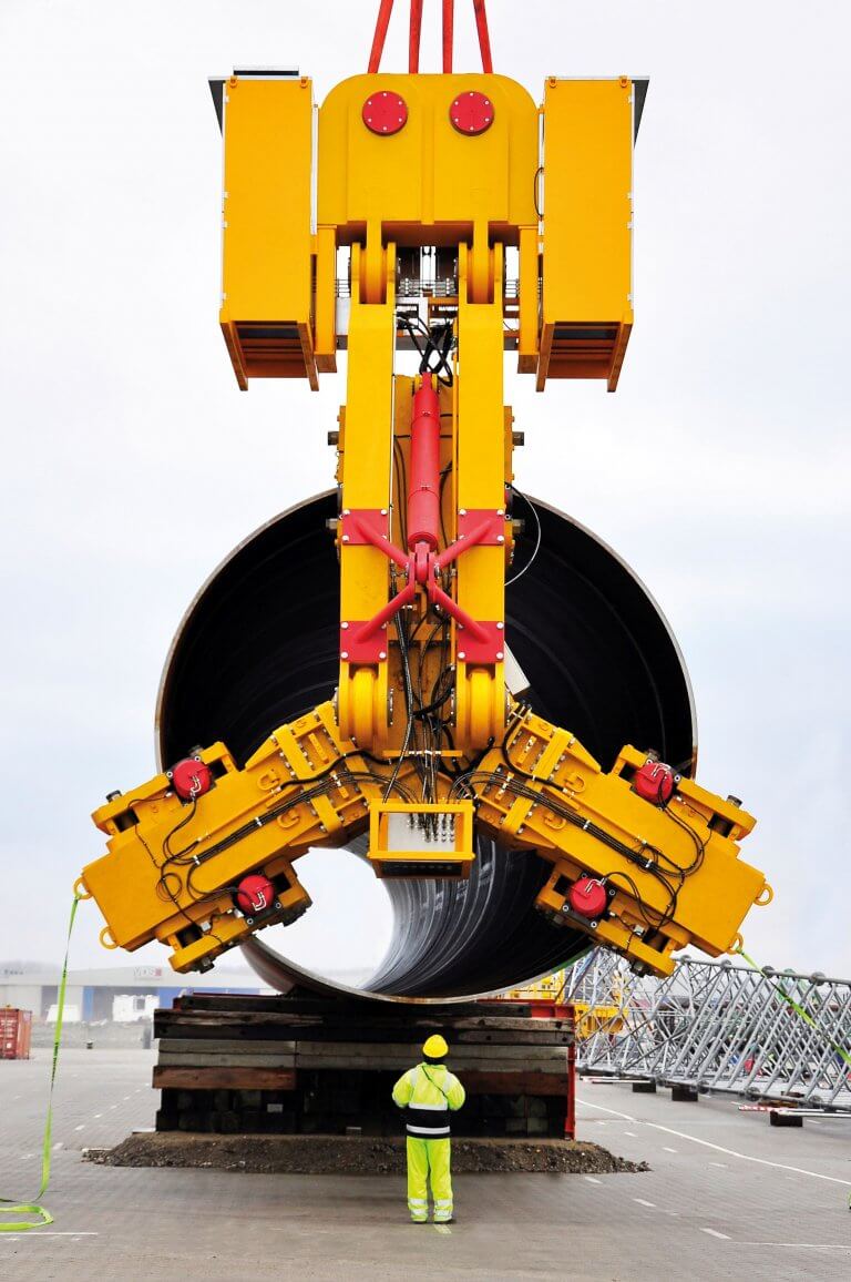 Lifting beams for lifting work on nuclear facilities - Axzion